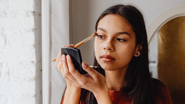 7 Tips Makeup untuk Pemilik Kulit Kering agar Riasan Terlihat Flawless ... 7 Tips Makeup untuk Pemilik Kulit Kering agar Riasan Terlihat Flawless ...