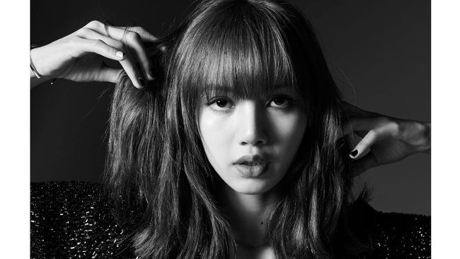 Pulih dari COVID-19, Lisa BLACKPINK Debut Jadi Model Runway CELINE