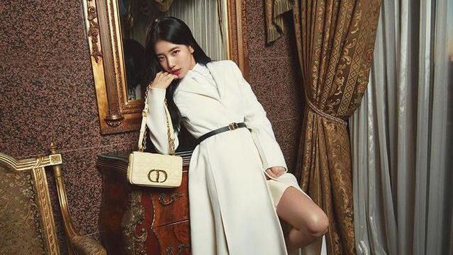 Bae Suzy Tampil Modern dengan Koleksi Terbaru Dior Lewat Vogue Korea ...