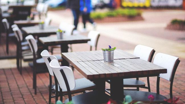 Berniat Bisnis Cafe, Kamu Bisa Manfaatkan Halaman Rumah!