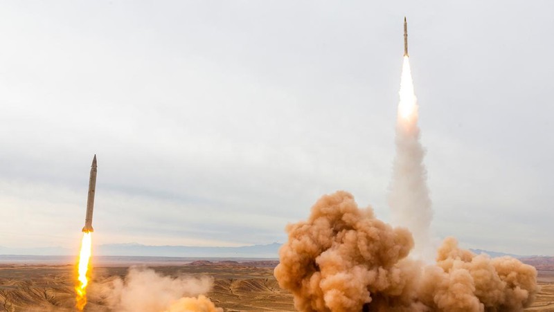 Awas Perang! Begini Penampakan 16 Rudal yang Diluncurkan Iran - Foto 2