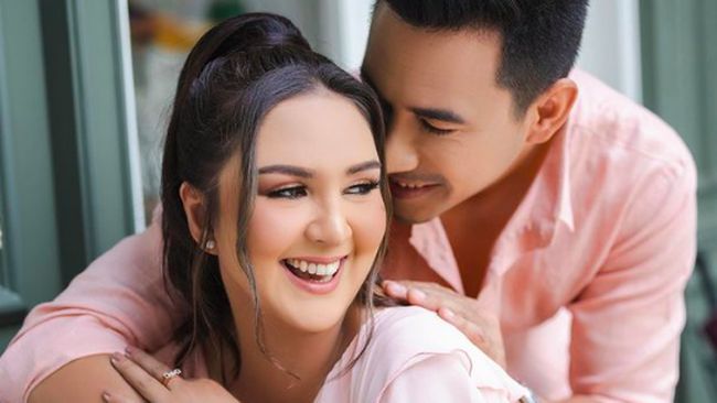 Donna Agnesia Akui Sempat Insecure karena NIkahi Darius yang 6 Th Lebih ...