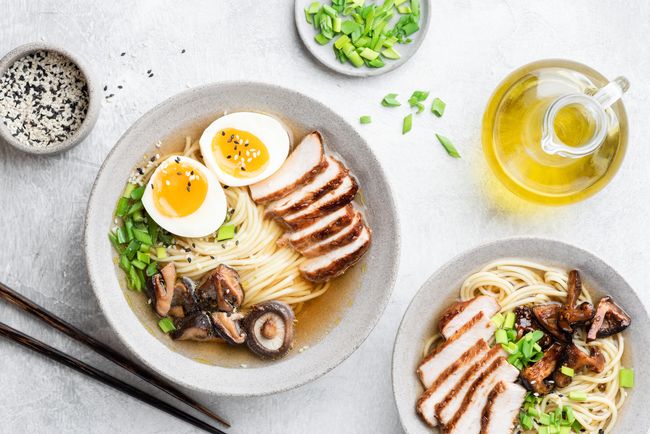 3 Resep Ramen Kuah dengan Kaldu Super Gurih yang Bikin Ketagihan Bun