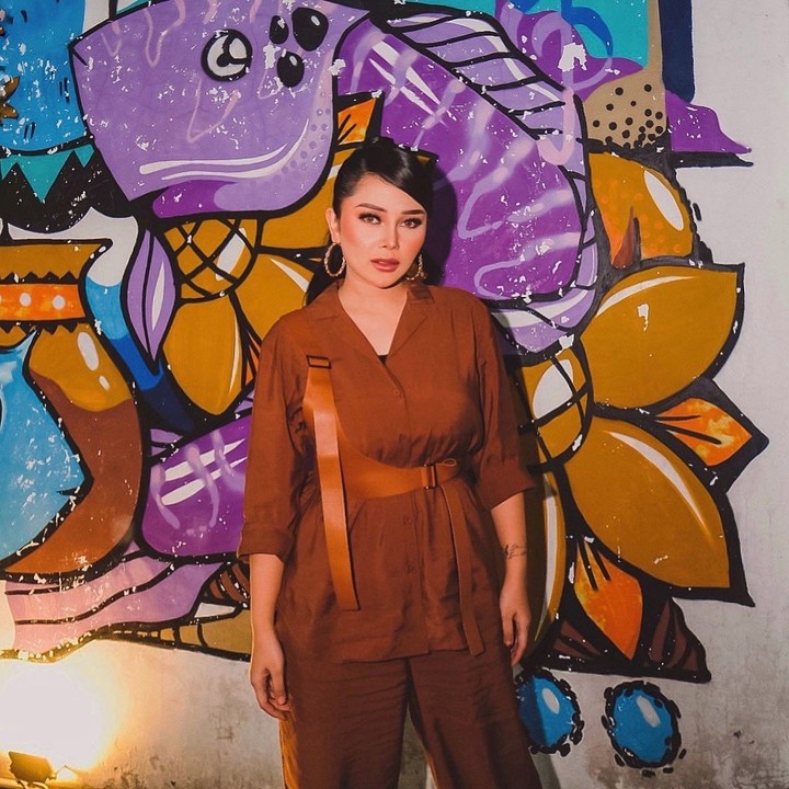 7 Potret Terbaru Mutia Ayu Istri Mendiang Glenn Fredly, Makin Langsing ...