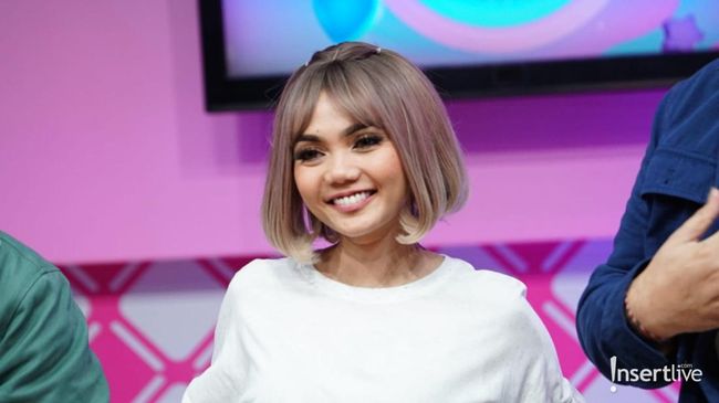 Terungkap, Begini Alasan Rina Nose Nggak Mau Punya Anak