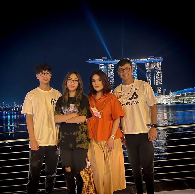 Terpopuler: Gunawan Pernah 'Diusir' Pulang ke RI - Potret Ngunduh Mantu ...