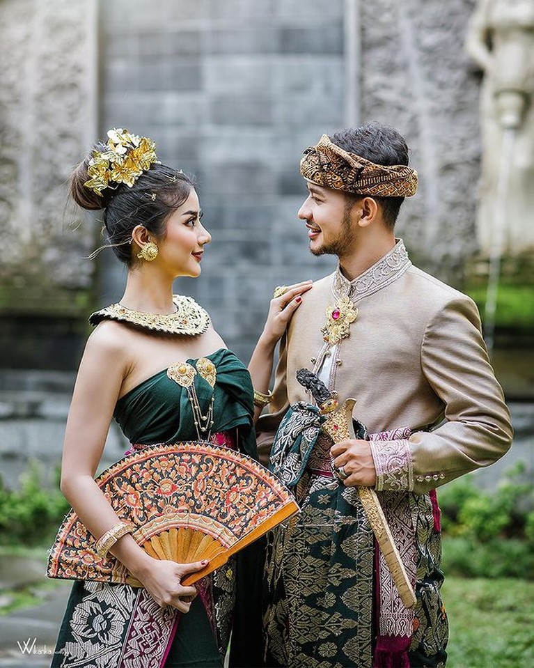 7 Potret Ghea Youbi & Gian Zola Pakai Baju Adat Bali Diduga Prewedding ... 7 Potret Ghea Youbi & Gian Zola Pakai Baju Adat Bali Diduga Prewedding ...