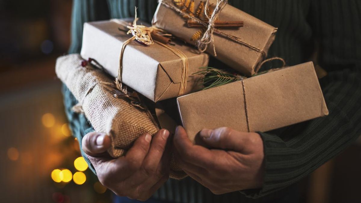 13 Kado yang Cocok untuk Pria: Murah, Berkesan, dan Bermanfaat