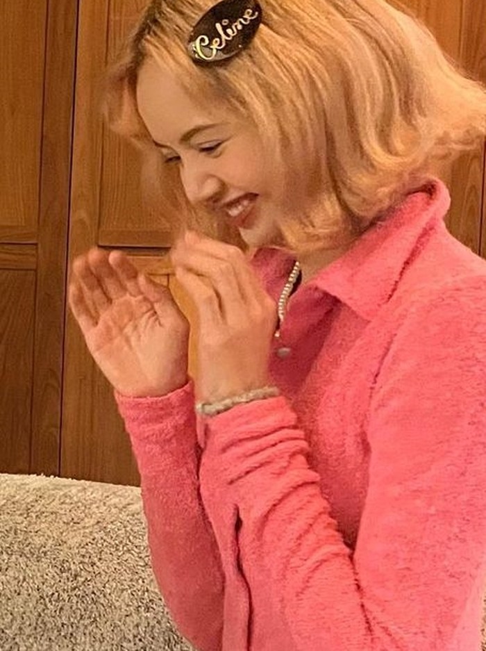 Buat Fans Heboh, Lisa BLACKPINK Pamer Rambut Baru Tanpa Poni di ...