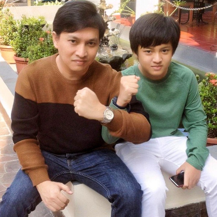 7 Potret Yovie Widianto dan Anaknya, Arsy yang Seperti Kakak Adik - Foto 1 7 Potret Yovie Widianto dan Anaknya, Arsy yang Seperti Kakak Adik - Foto 1