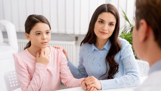 14 Gejala Radang Amandel pada Anak, Ketahui Penyebab & Cara Mengobatinya