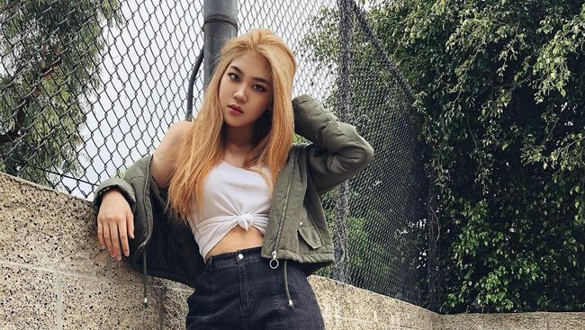 Disebut Mirip Rose BLACKPINK, Simak Gaya Allisha Shin yang Mencuri ...