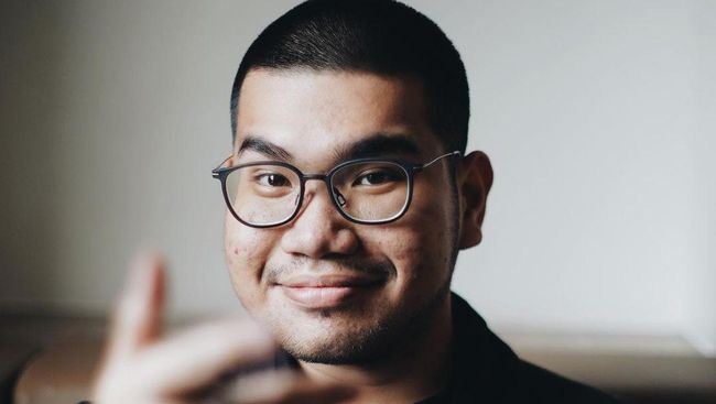 Lirik Lagu To The Moon and Back - Kaleb J