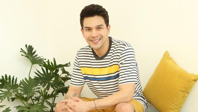 Begini Kehidupan Jonathan Frizzy Usai Cerai dari Dhena Devanka