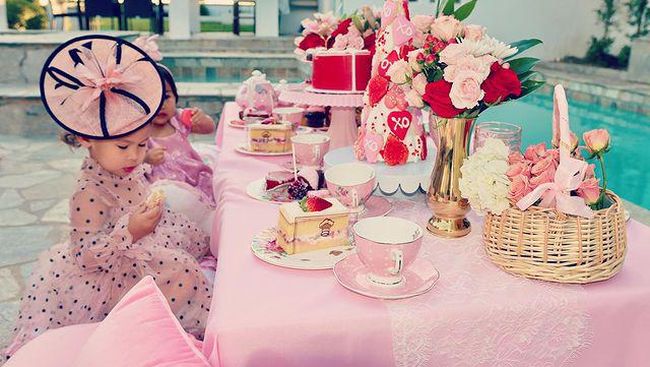 8 Gaya Kece Gendis, Cucu Bambang Trihatmodjo Sudah Stylish Sejak Kecil ...