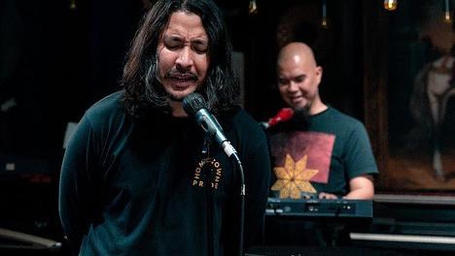 Lirik Lagu Yang Kusayang - Dewa 19 ft. Ello Lirik Lagu Yang Kusayang - Dewa 19 ft. Ello