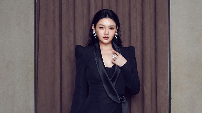 Baru 3 Bulan Cerai Sudah Menikah Lagi, Intip 7 Potret Cantik Barbie Hsu ...