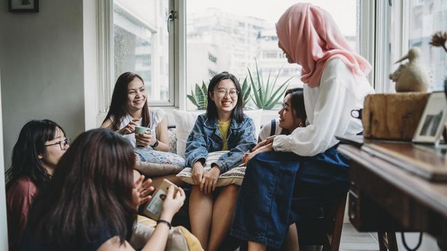 Tips Jitu Menghindari Mommy Wars, Atur Mindset dan Alihkan Pembahasan Bun