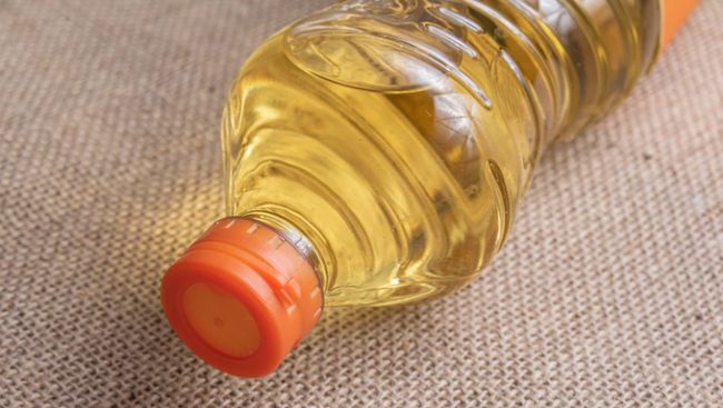 Minyak Goreng Masih Mahal dan Langka? Buat Sendiri dari Kelapa dengan Cara Ini