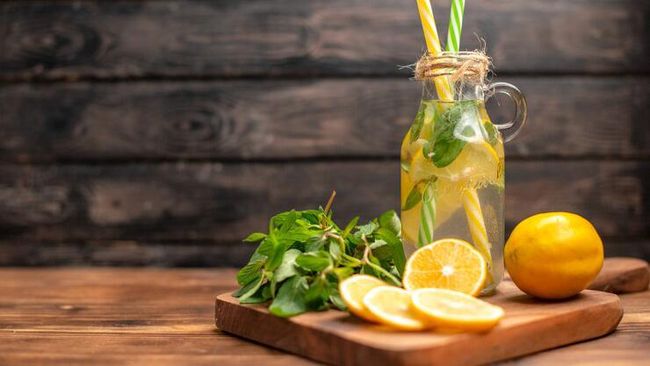 Mengenal Infused Water, Minuman Sehat Menyegarkan yang Bisa Bantu ...
