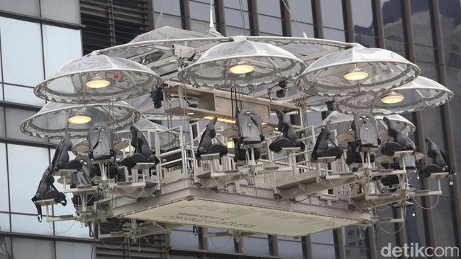 4 Fakta Lounge In The Sky, Resto Viral Melayang yang Suguhkan ...