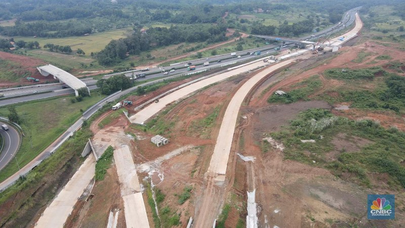 7 Penampakan Tol Jakarta-Cikampek 'Terbelah' Jadi Dua - Foto 1