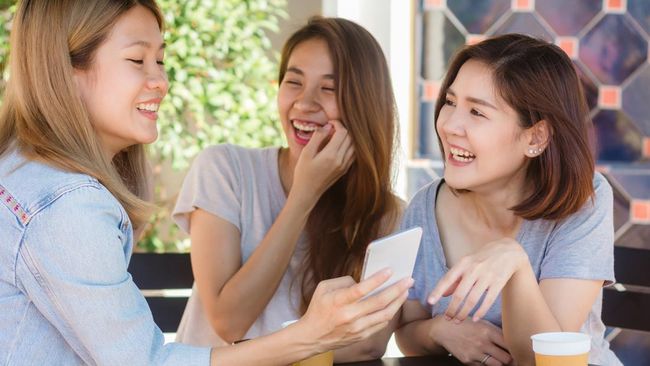 Canggung saat Bertemu Teman Lama? Yuk, Cobain 5 Tips Ini Biar Akrab Lagi!