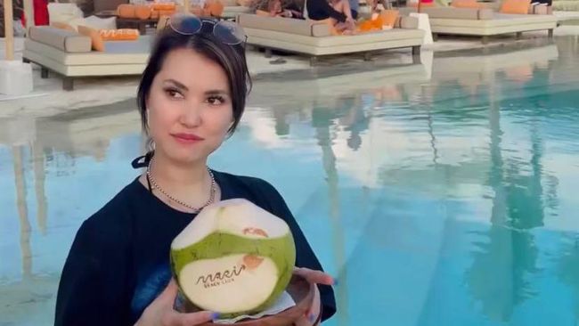 7 Potret Miyabi Liburan di Bali, Ikut Bersedekah & Ingin Berpuasa - Foto 1