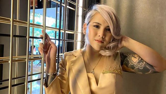 Aming Ngaku Queer, 7 Potret Terbaru Evelyn Sang Mantan Istri Jadi ... Aming Ngaku Queer, 7 Potret Terbaru Evelyn Sang Mantan Istri Jadi ...