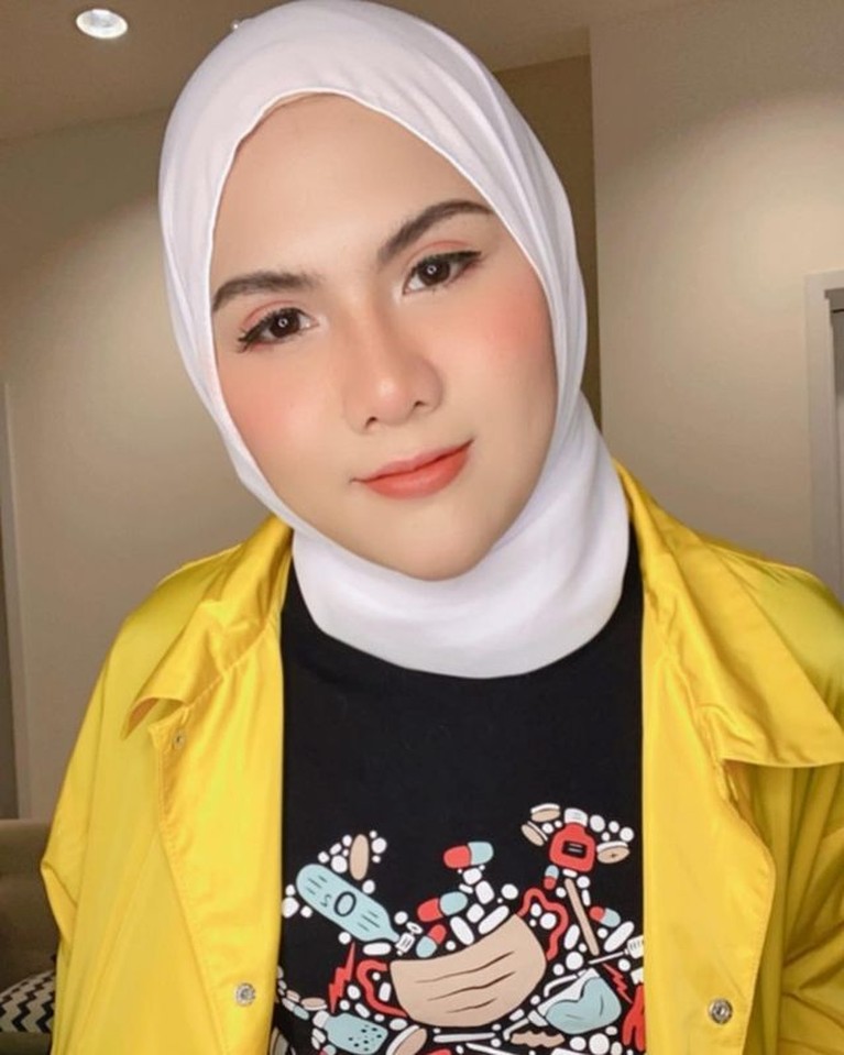 Aming Ngaku Queer, 7 Potret Terbaru Evelyn Sang Mantan Istri Jadi ... Aming Ngaku Queer, 7 Potret Terbaru Evelyn Sang Mantan Istri Jadi ...