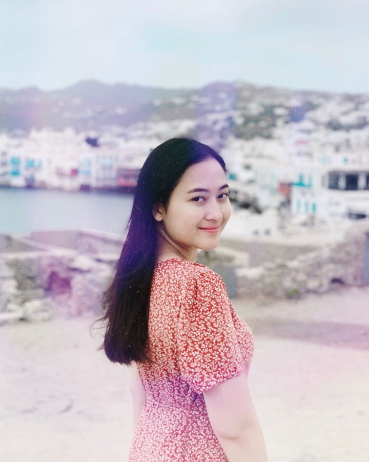 7 Potret Cantik Puteri Modiyanti, Anak Sandy Harun yang Kini Sudah ...