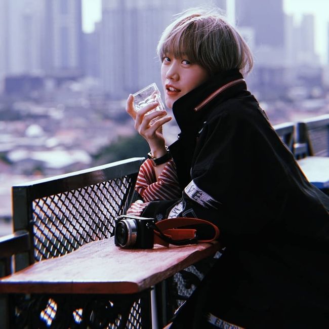 Gaya Swag ala Ria SW yang Cocok untuk Nongkrong, Kasual dan Edgy Banget!