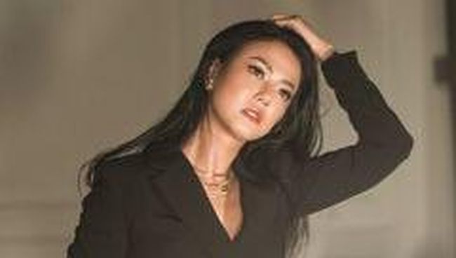 Pose Menantang di Atas Ranjang, Nita Gunawan: Siap-siap Kejepit