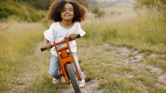 Mengenal Manfaat Balance Bike, Sepeda Tanpa Pedal untuk Latih ...