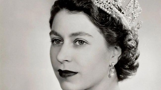 Flawless Banget, Simak Potret Muda Ratu Elizabeth II dan Perubahan ...