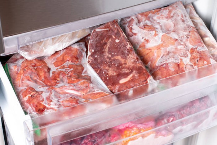 Tips Menyimpan Daging di Freezer Agar Awet dan Cara Mencairkannya