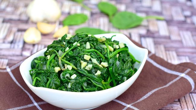 3 Resep Sayur Bayam Berbagai Variasi, Bukan Cuma Sayur Bening Bun