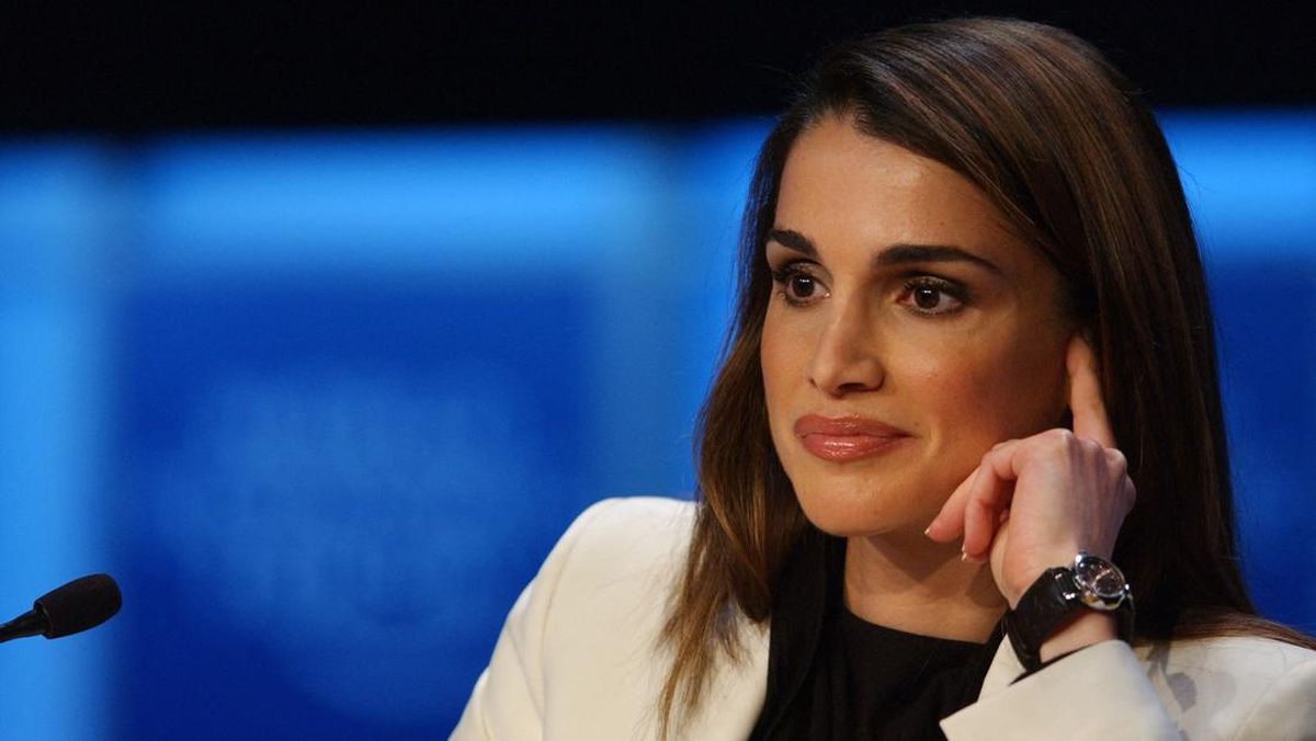 Queen Rania Ratu Kerajaan Yordania Yang Tak Kalah Modis