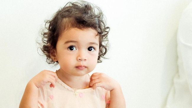 7 Potret Cantik Cara Rose, Anak Rianti Cartwright yang Dinantikan ...