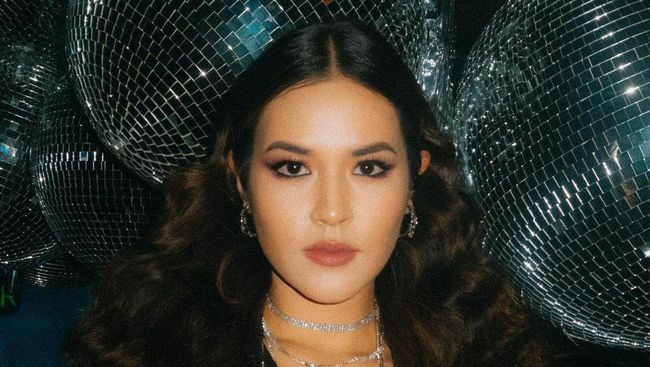 Berbagai Potret Gaya Makeup Raisa, dari Natural hingga Glamor! - Foto 1