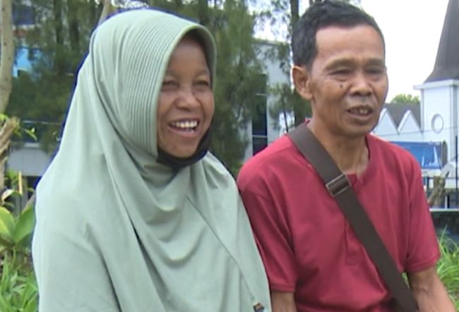 Gantikan Suami Stroke, Ibu Nanik Rela Jadi Kuli Pasir dan Batu untuk Hidup