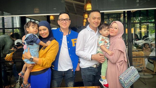 7 Potret Ultah Fadli dan Fadlan, Kompak Bersama Istri dan Anak - Foto 1