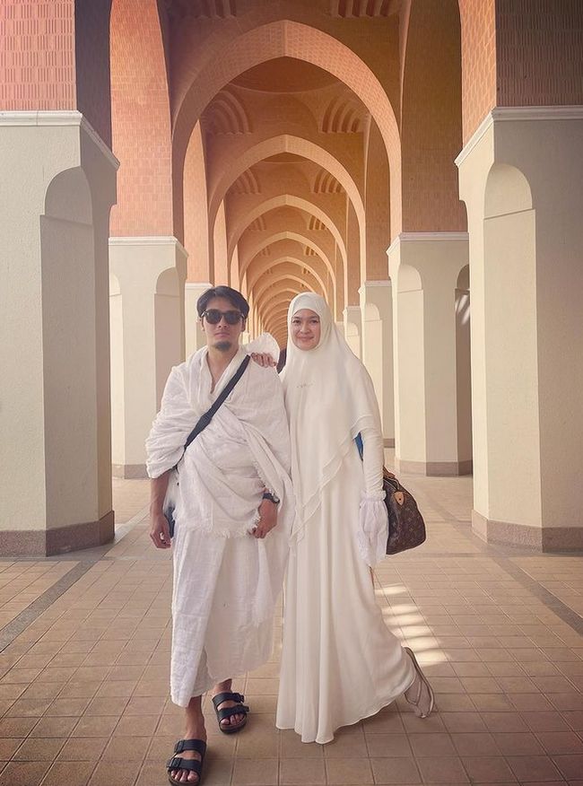 Momen Haru Ricky Harun Ajak Ibunda Umrah, Janji Jaga Sampai Akhir Hayat