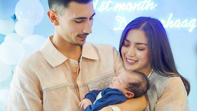 7 Potret Jedar & Vincent Verhaag Pamer Wajah Sang Putra - Foto 1