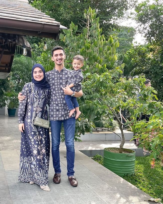 Sedihnya Hati Vebby Palwinta Sang Anak Demam hingga 42 Derajat ... Sedihnya Hati Vebby Palwinta Sang Anak Demam hingga 42 Derajat ...