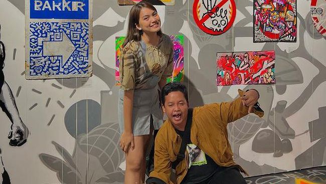 7 Potret Dustin Tiffani Go Public Pacar Baru, Paras Cantik Jadi Sorotan ...