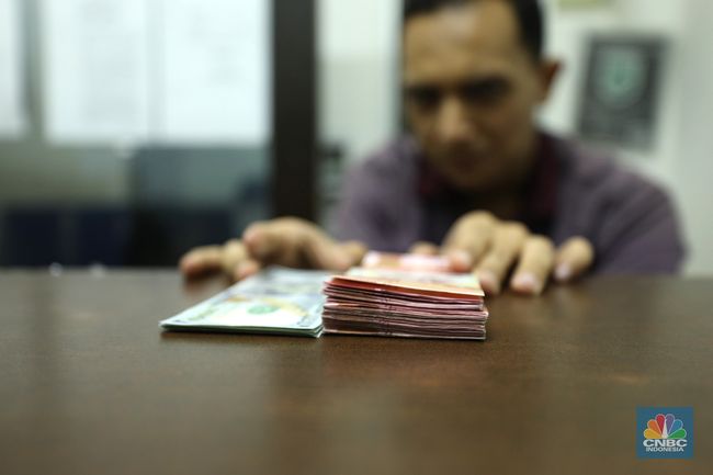 Rupiah Menguat Jelang RDG BI, Dolar Turun Tipis ke Rp 16.380