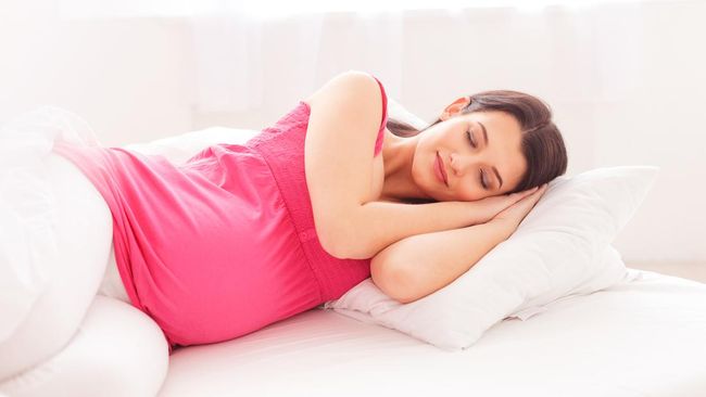 Posisi Tidur Ibu Hamil yang Nyaman di Tiap Trimester Kehamilan
