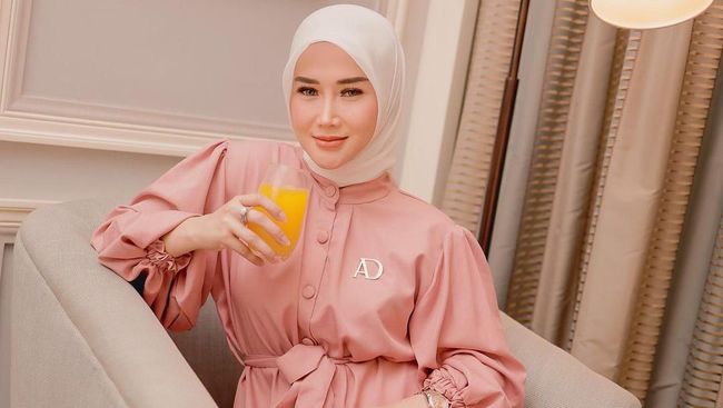 Marissya Icha Diduga Lepas Hijab, Sosoknya Disebut Mirip Lucinta Luna