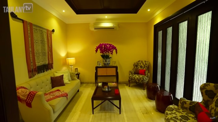 7 Potret Rumah Mewah Rossa, Berdiri di Tanah 1.000 Meter dan Didominasi ...